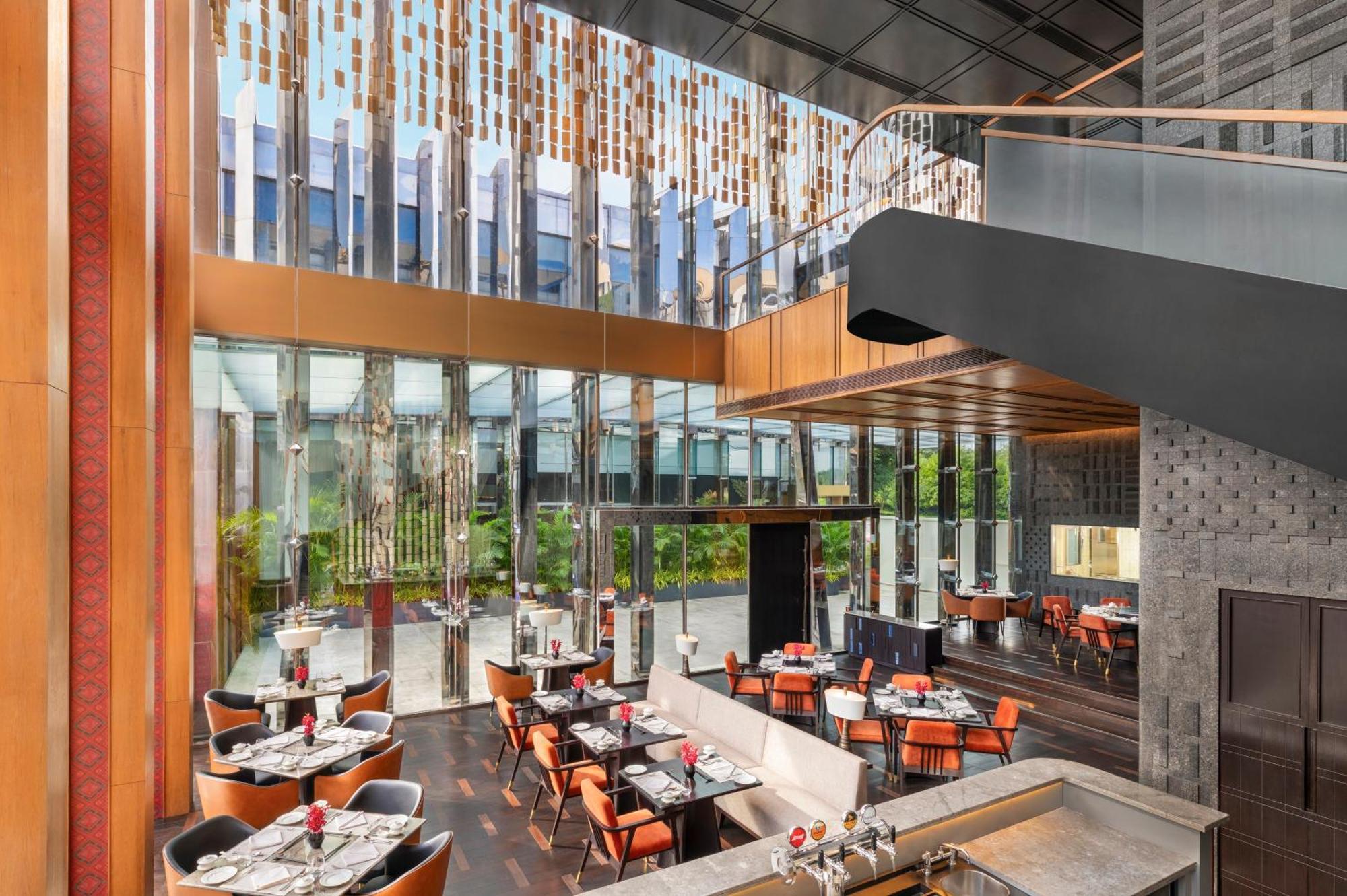 HOTEL OBEROI GURGAON | ⋆⋆⋆⋆⋆ | INDIA | SEASON DEALS FROM $256