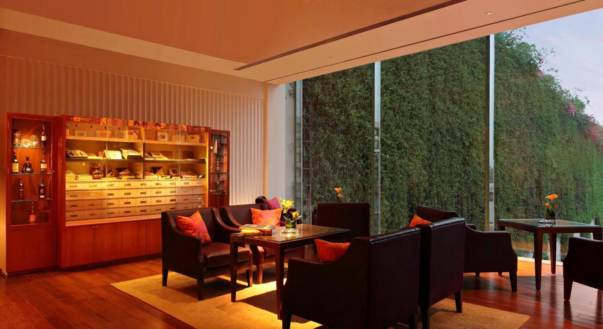HOTEL OBEROI GURGAON | ⋆⋆⋆⋆⋆ | INDIA | SEASON DEALS FROM $256